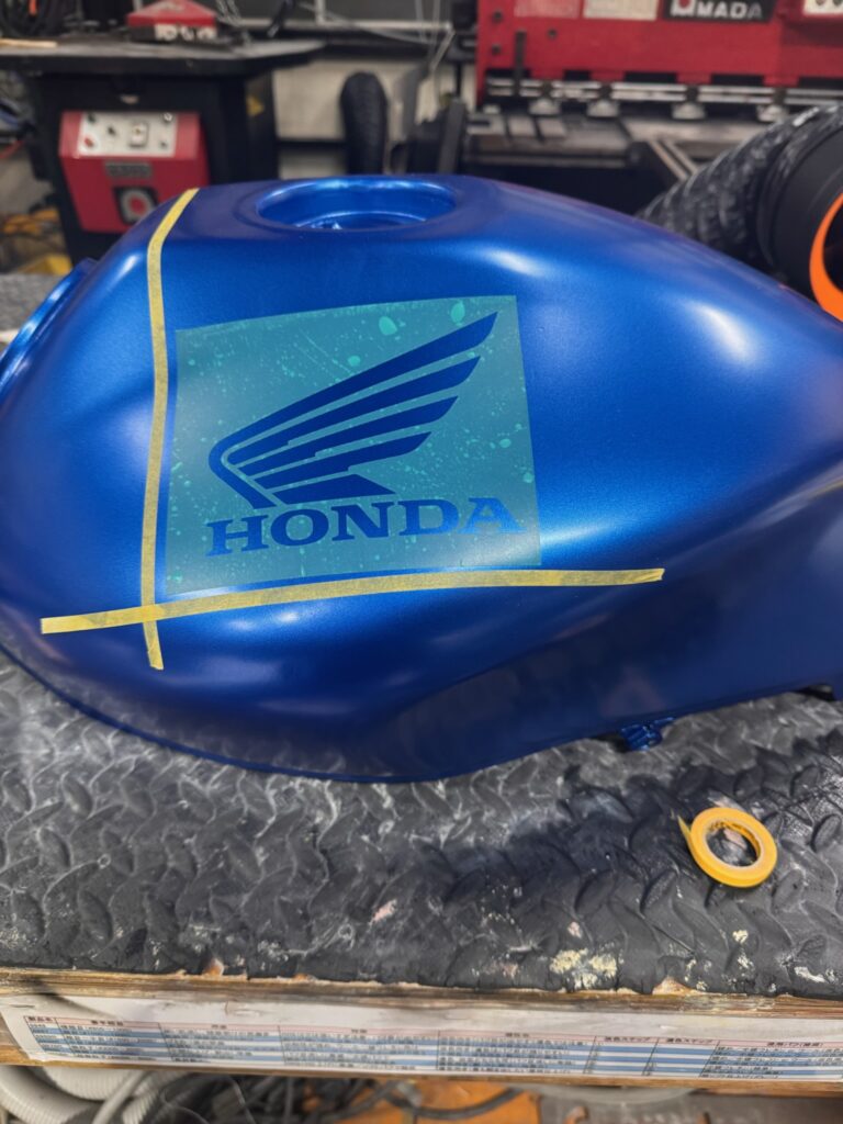 ホーネットを純正カラーに塗装 - FUKUDA.Company