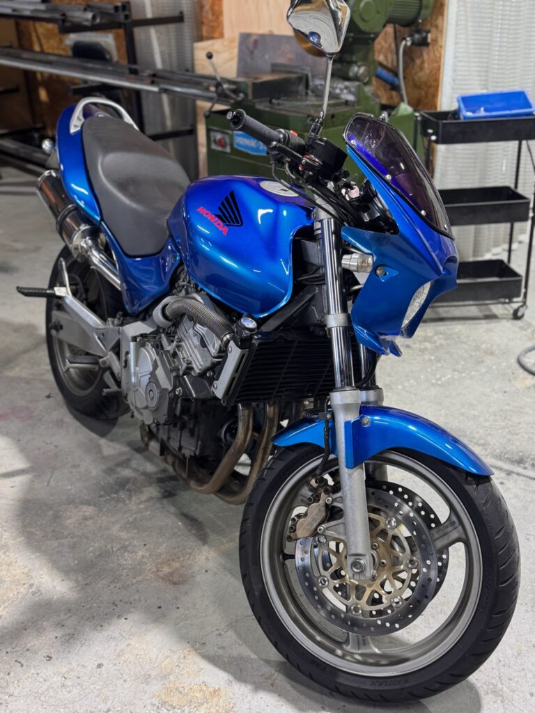 ホーネットを純正カラーに塗装 - FUKUDA.Company