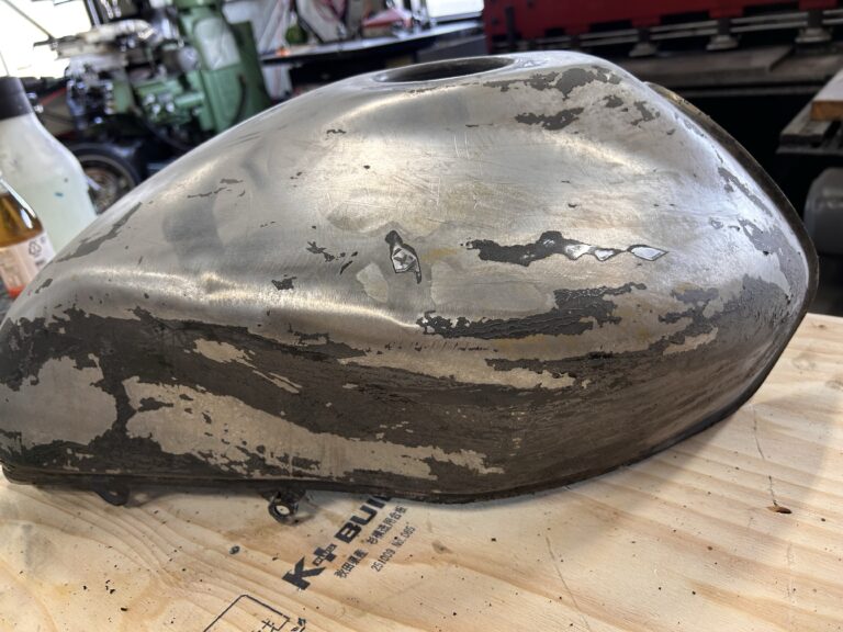 ホーネットを純正カラーに塗装 - FUKUDA.Company