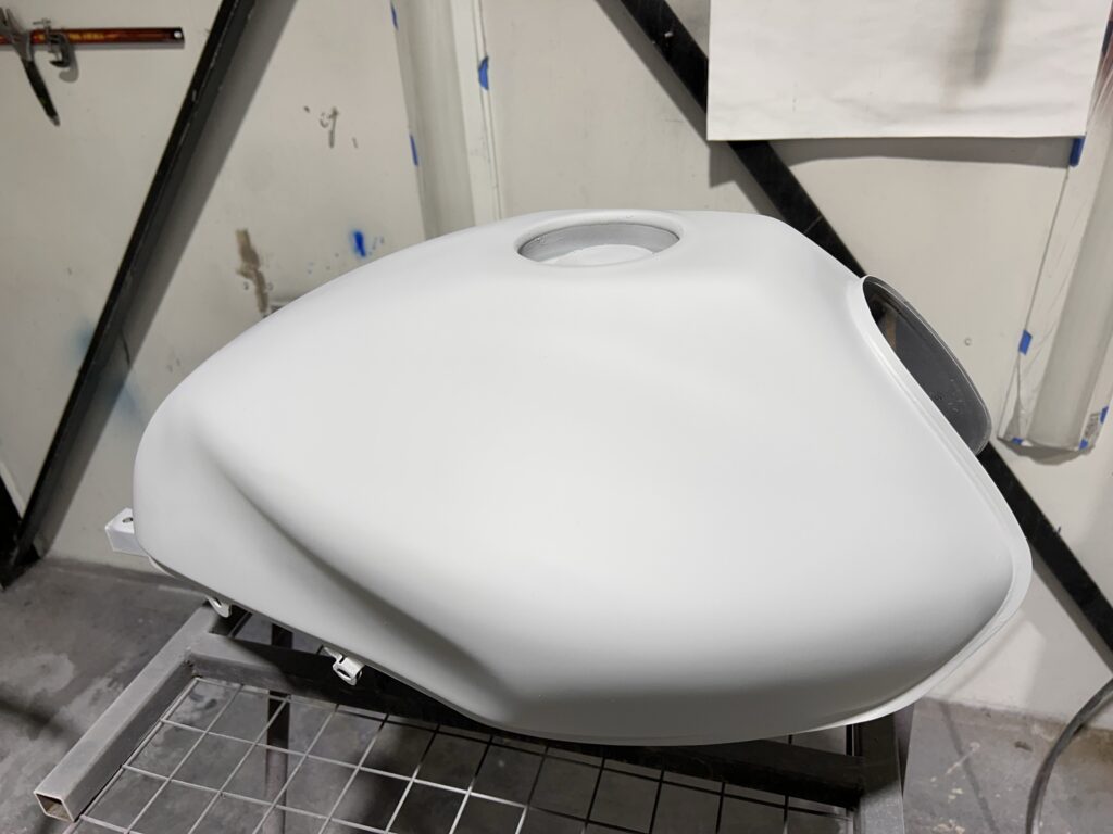 ホーネットを純正カラーに塗装 - FUKUDA.Company